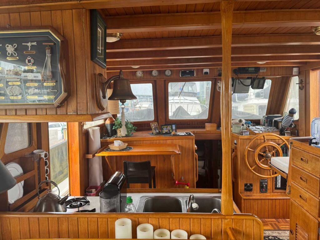 42' 1982 Universal Marine Europa - Blackfish Marine