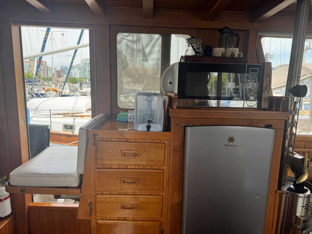 42' 1982 Universal Marine Europa - Blackfish Marine