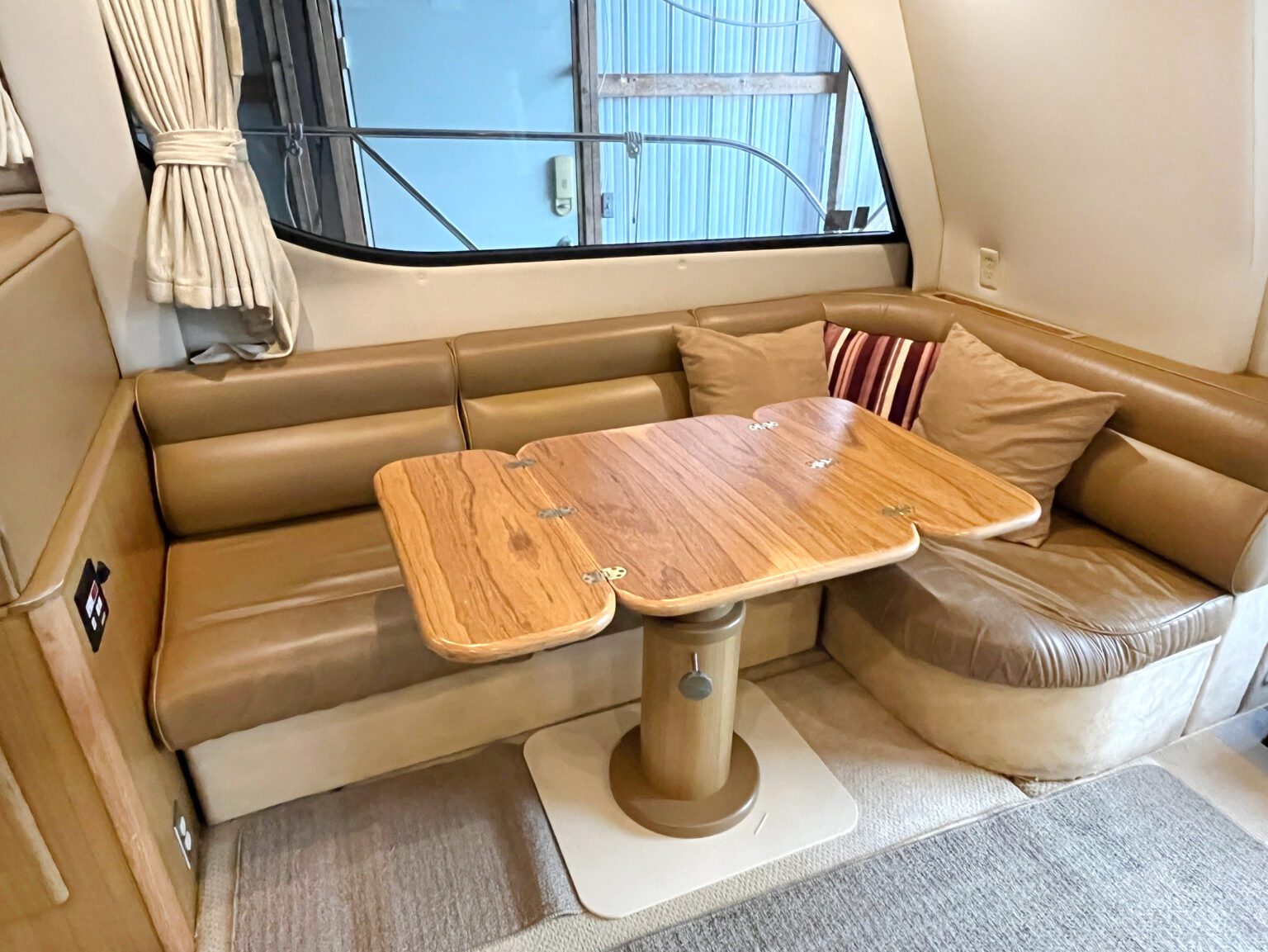 38′ 2002 Bayliner 3788 Command Bridge - Blackfish Marine