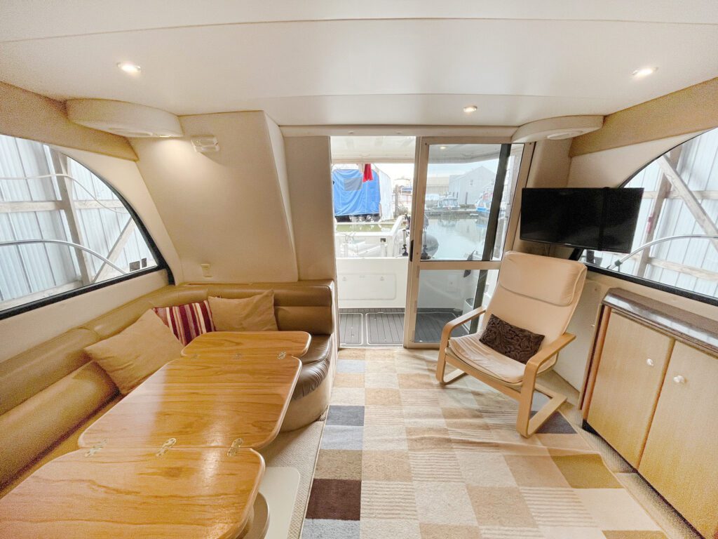 38′ 2002 Bayliner 3788 Command Bridge - Blackfish Marine