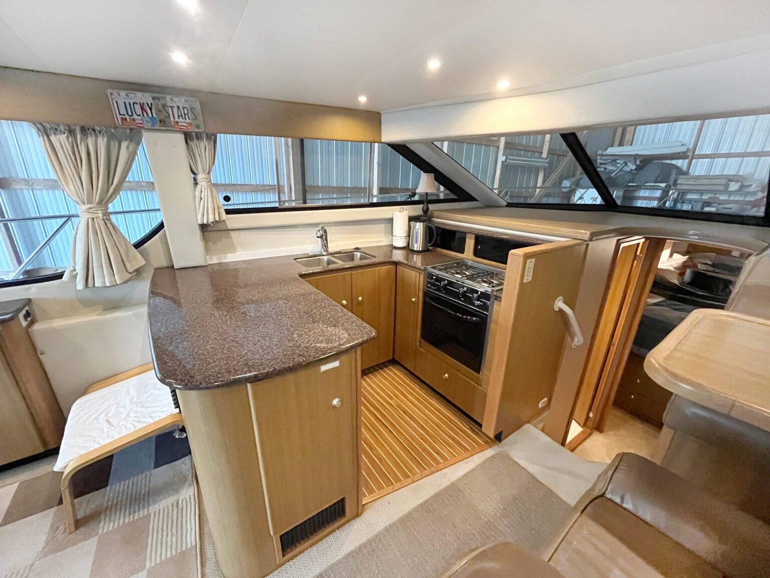 38′ 2002 Bayliner 3788 Command Bridge - Blackfish Marine