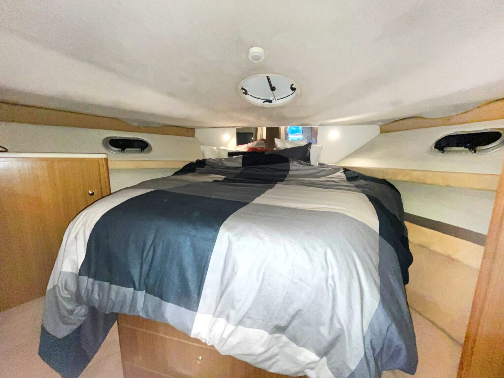 38′ 2002 Bayliner 3788 Command Bridge - Blackfish Marine