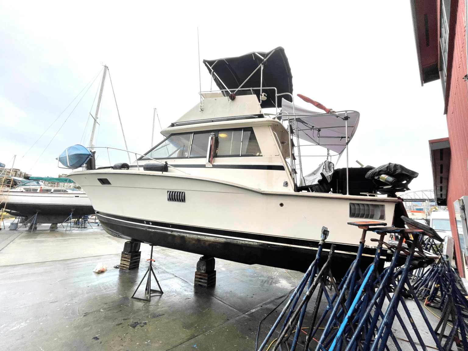 32′ 1974 Trojan F32 Command Bridge - Blackfish Marine