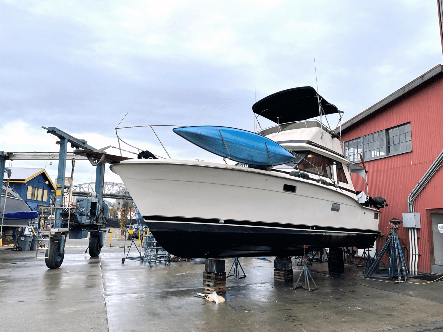 32′ 1974 Trojan F32 Command Bridge - Blackfish Marine