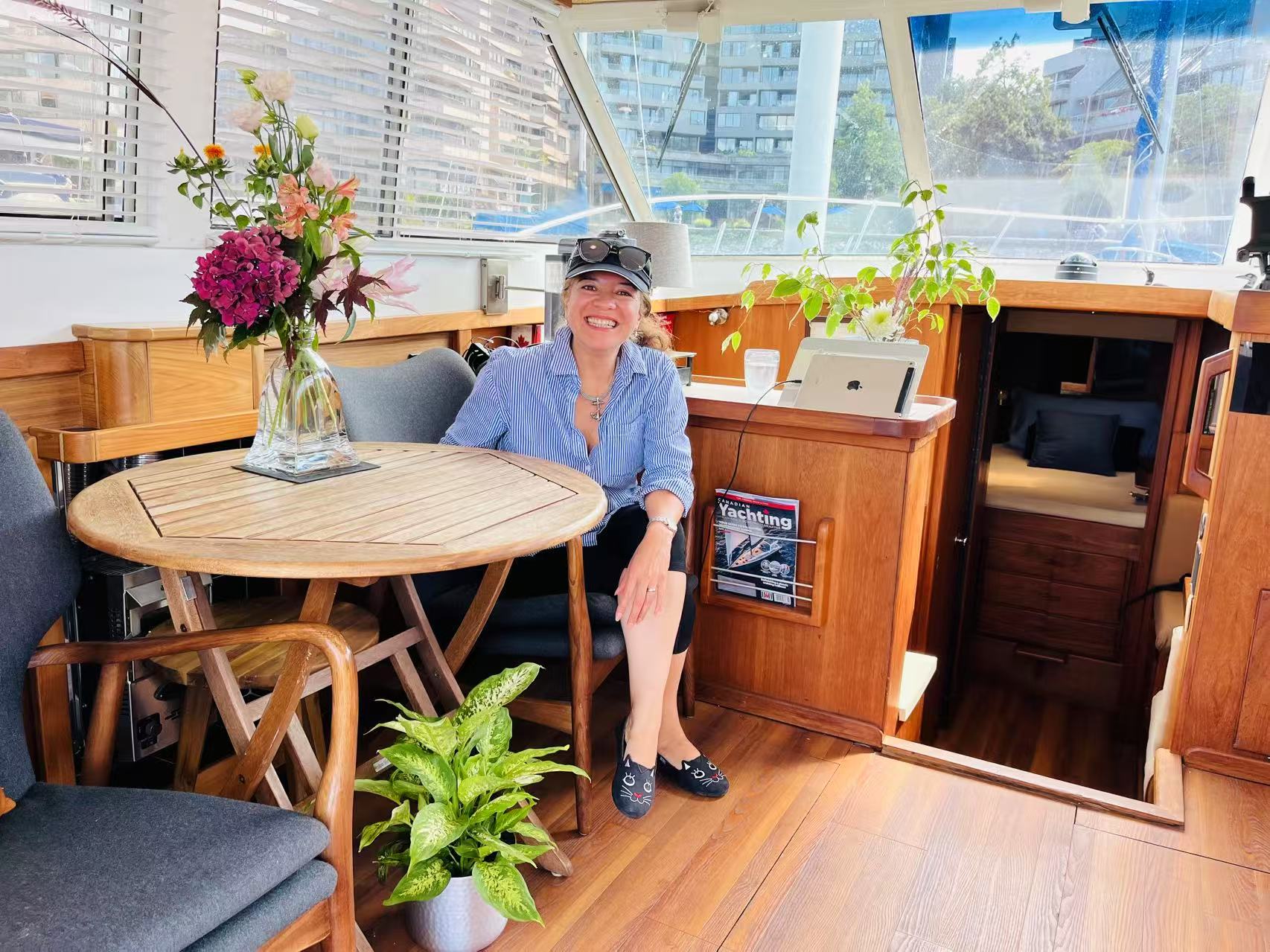 32′ 1974 Trojan F32 Command Bridge - Blackfish Marine