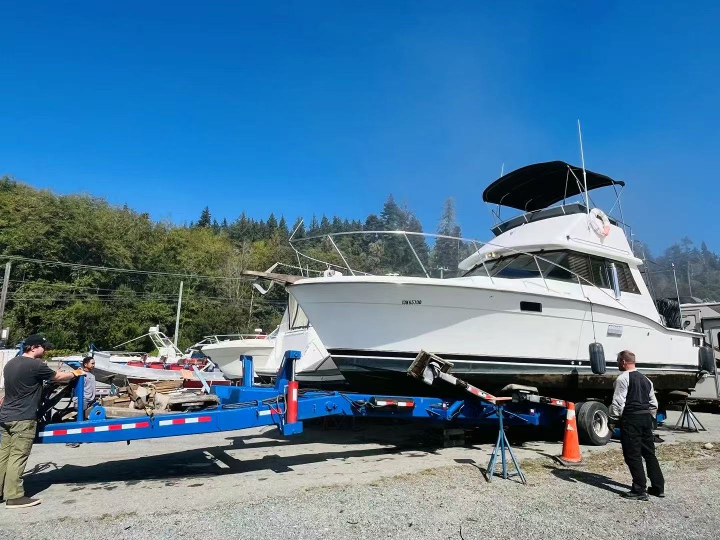 32′ 1974 Trojan F32 Command Bridge - Blackfish Marine